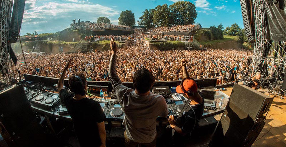 10 Music Festival Trivia Facts To Keep Up Your Sleeve